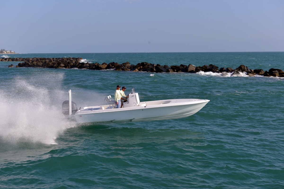 Contender 25 Bay | Boating Mag