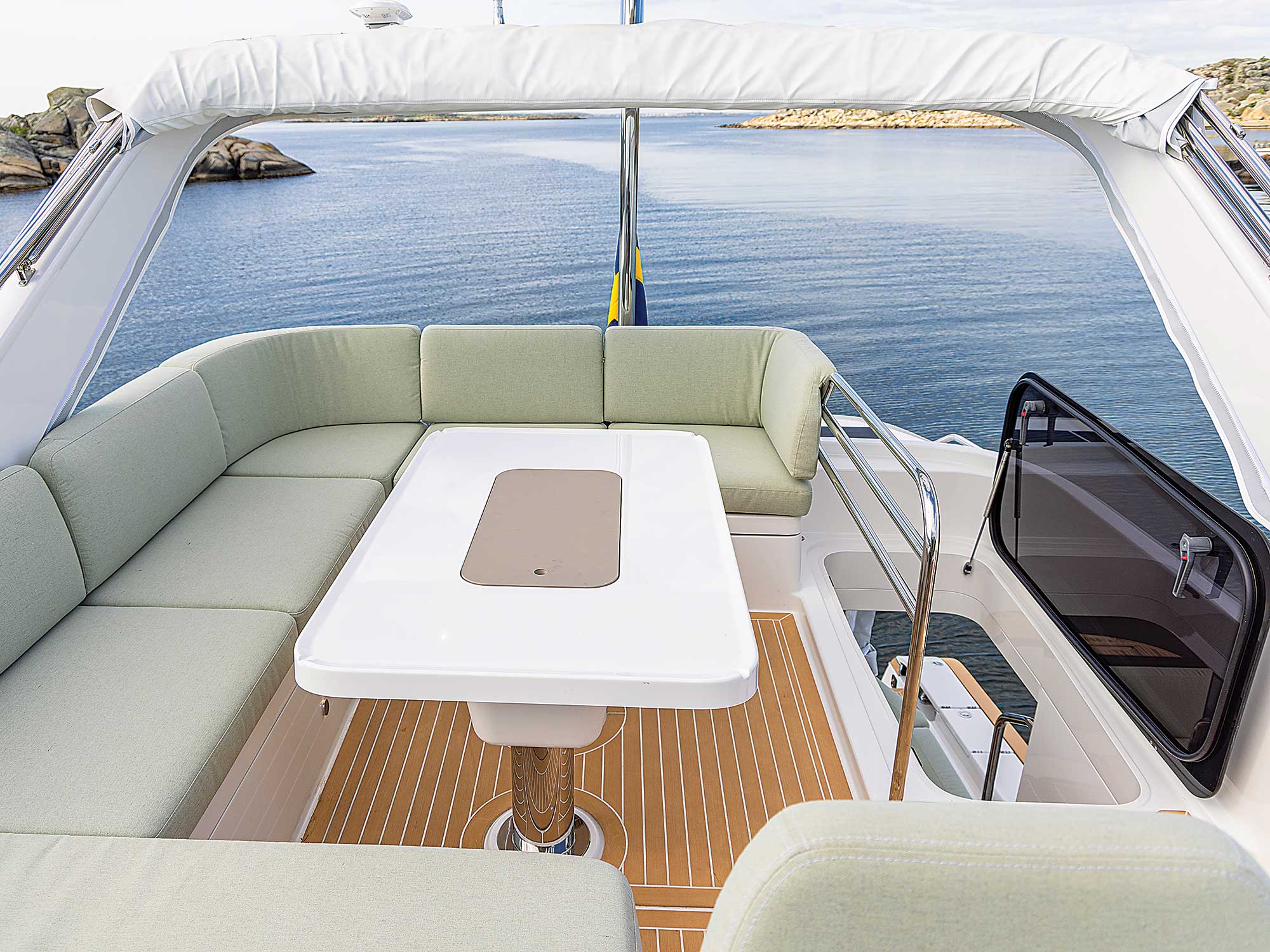 2025 Nimbus 495 Flybridge Boat Test, Pricing, Specs