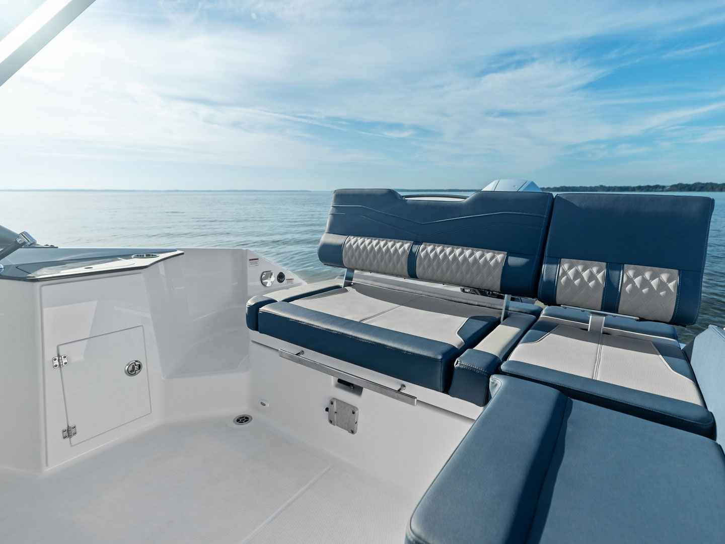 2026 Monterey Elite 25 OB Boat Test, Pricing, Specs
